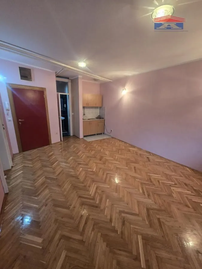 Izdavanje, poslovni prostor, 40m2, Bulevar Oslobodjenja, Novi Sad, Novi Sad