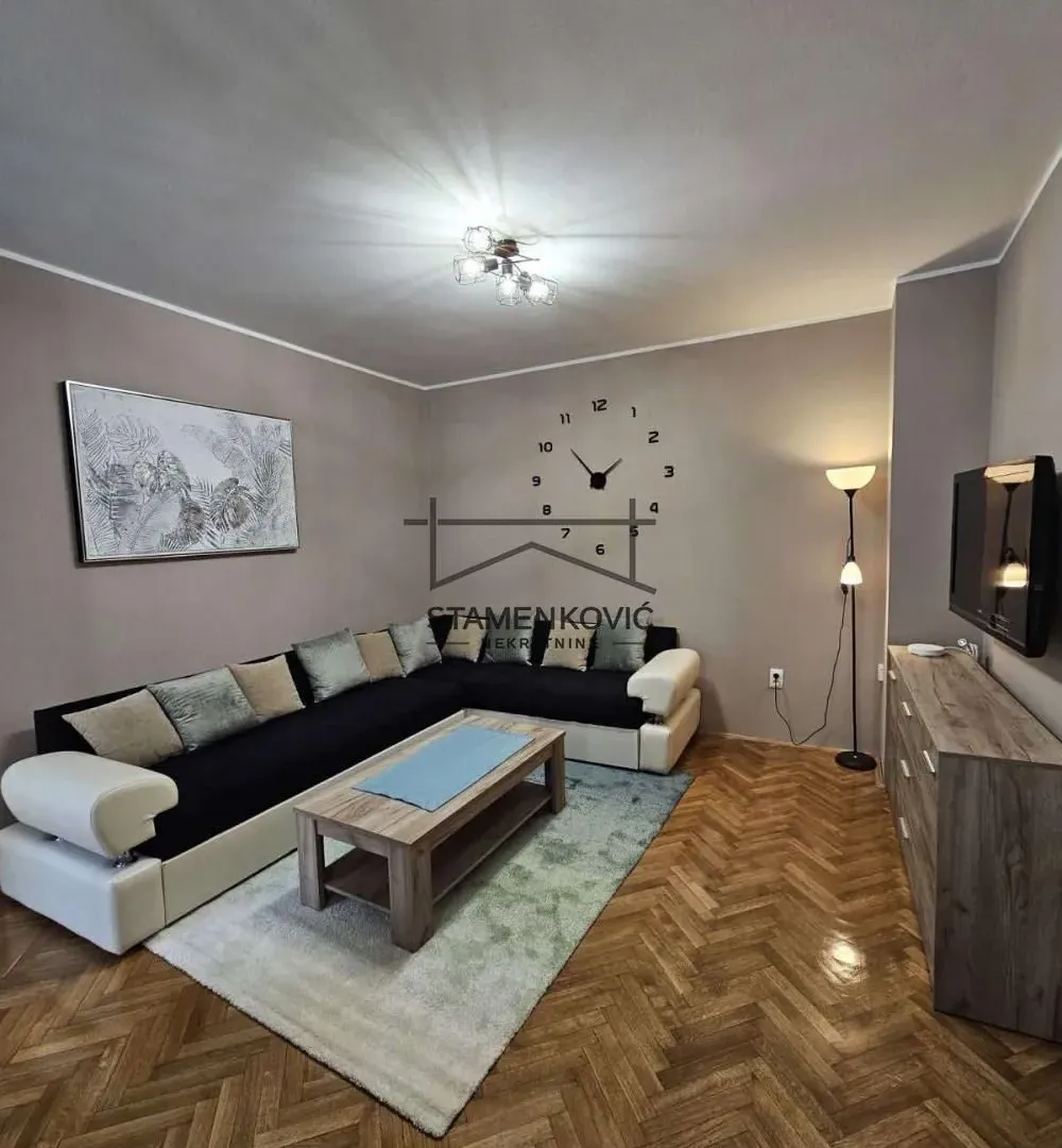 Izdavanje, dvosoban stan, 43m2, Centar, Novi Sad