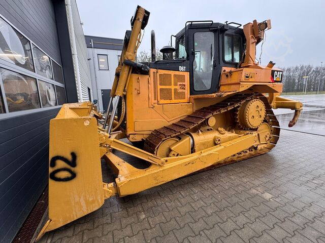 Buldožeri na točkovima
Caterpillar D6T