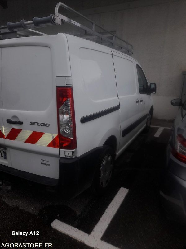 Prodaje se FIAT Scudo minibus furgon na aukciji