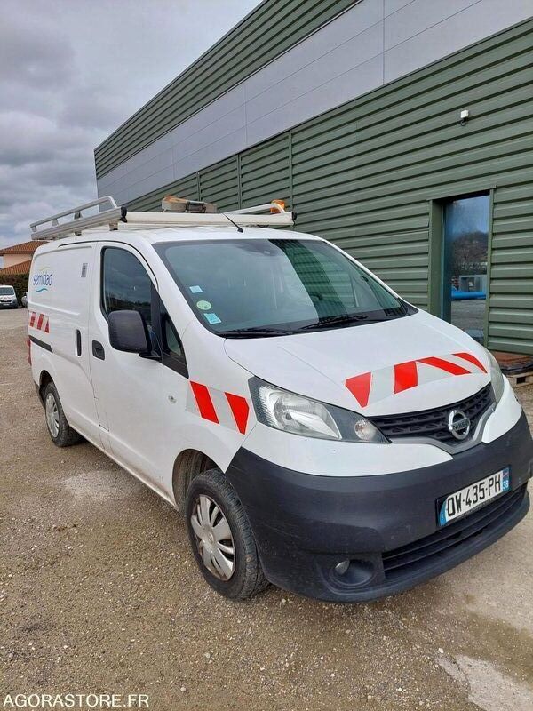 Prodaje se Nissan NV200 minibus furgon na aukciji