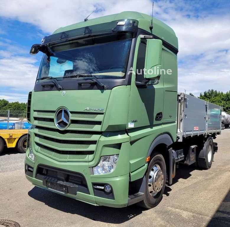 Mercedes-Benz 1851 L 3 way grain tipper Kempf kiper