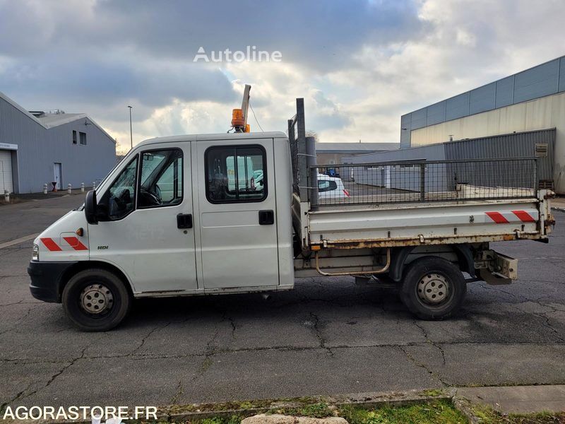 Prodaje se Peugeot Boxer kamion s ravnom platformom < 3.5t na aukciji