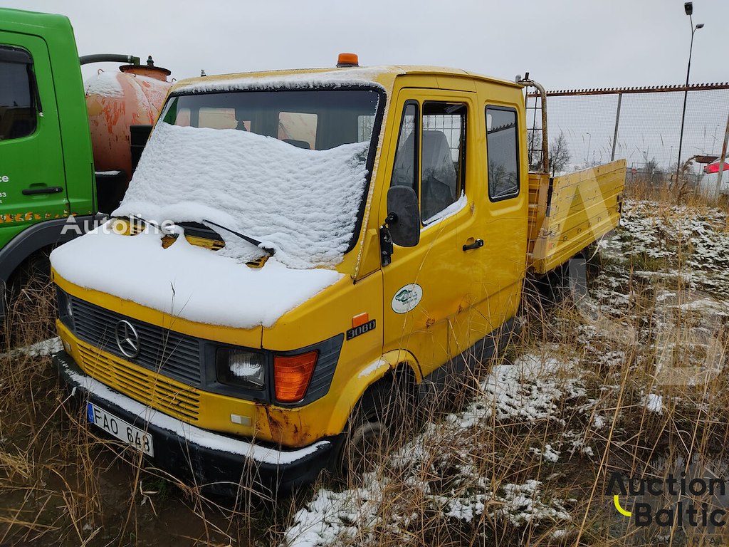 Prodaje se Mercedes-Benz 308 D kamion s ravnom platformom < 3.5t na aukciji