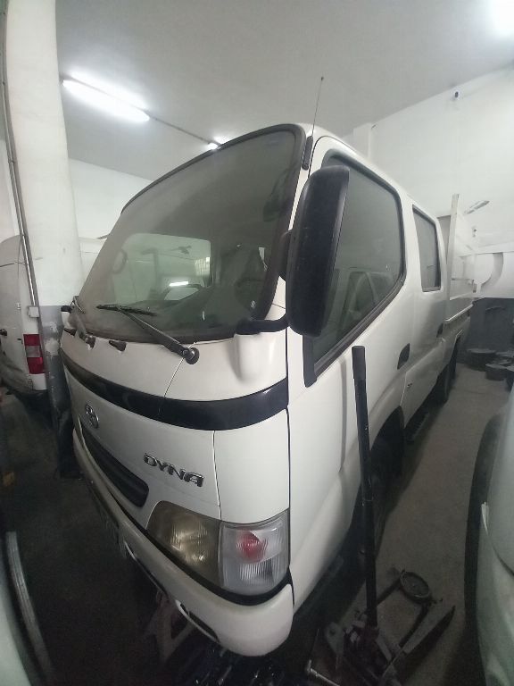 Prodaje se Toyota DYNA 100 kamion s ravnom platformom < 3.5t na aukciji