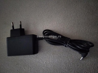 adapter 220 V/4,5 V 1000 mA. za CD plejere i slicno, 1 kontakt zalepljen,ali radi.