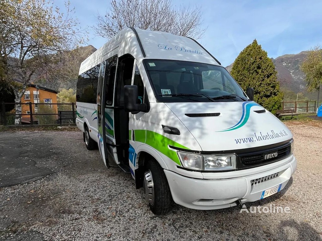 Prodaje se IVECO Daily putnički minibus na aukciji