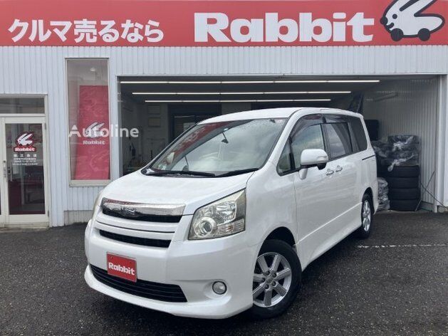 Toyota NOAH minivan