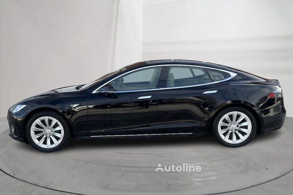 Prodaje se Tesla Model S sedan na aukciji