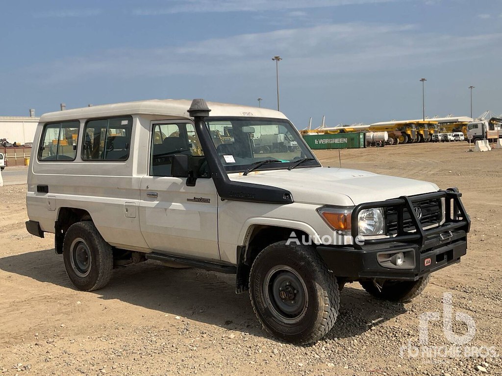 Prodaje se Toyota LAND CRUISER 78R 4x4 terenac na aukciji