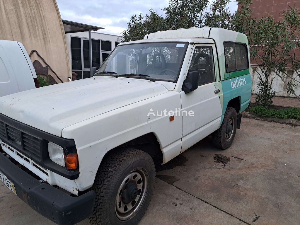 Nissan Patrol 4 x 4 terenac