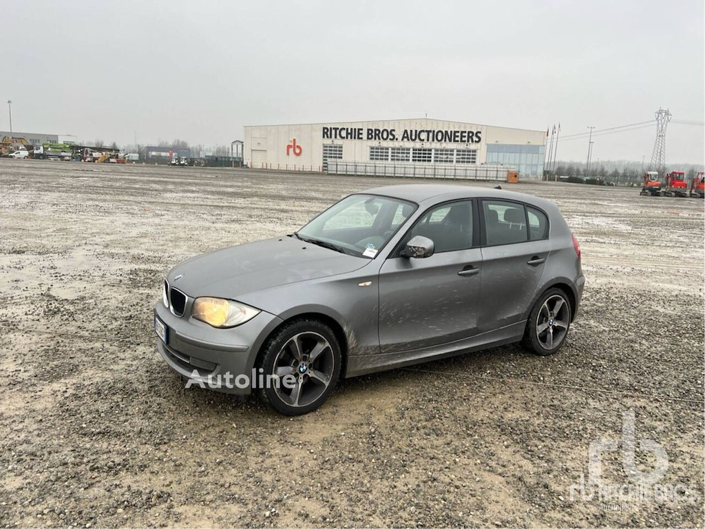 Prodaje se BMW 120D krosover na aukciji