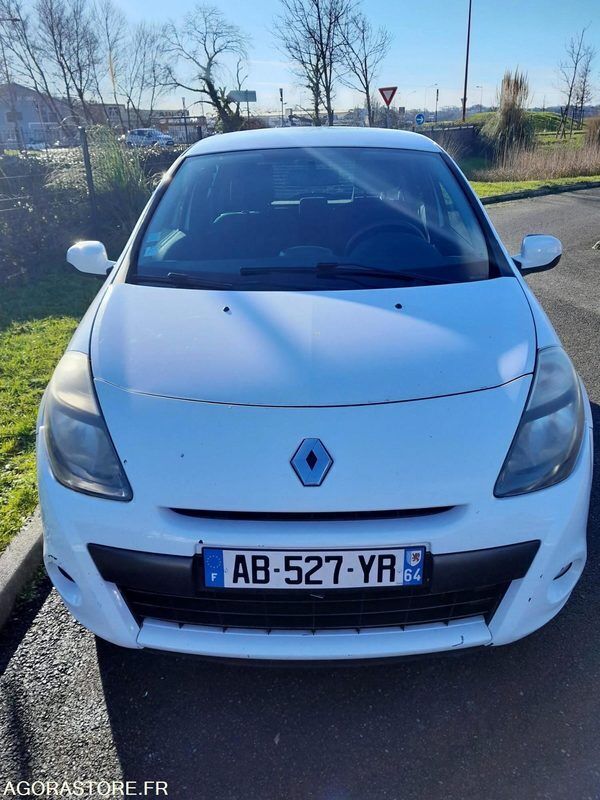 Prodaje se Renault CLIO hečbek na aukciji