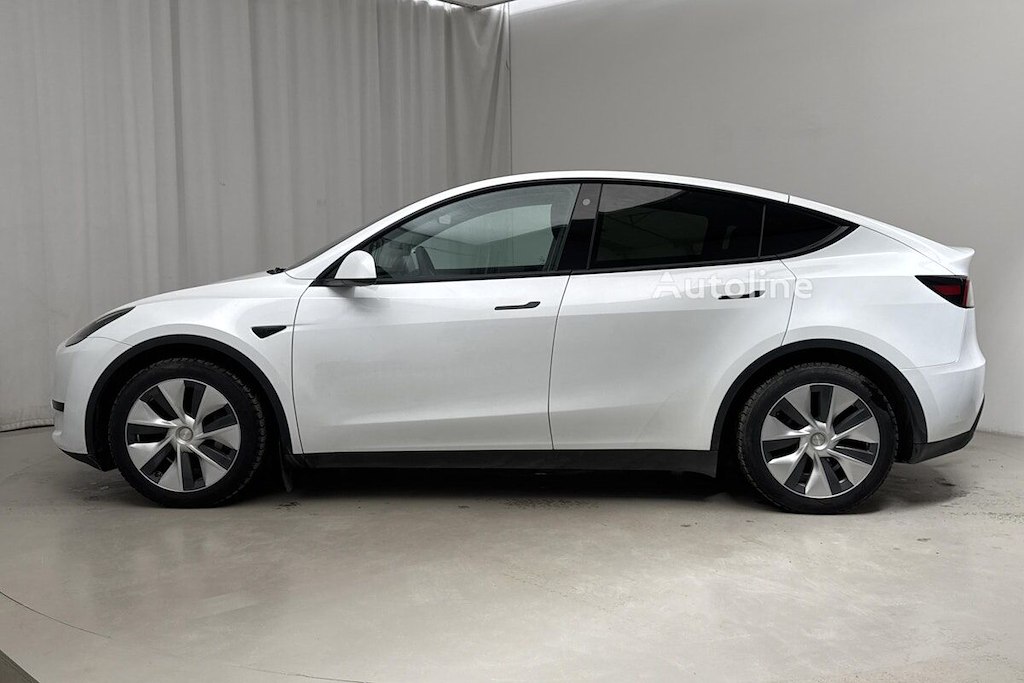 Prodaje se Tesla Model Y krosover na aukciji