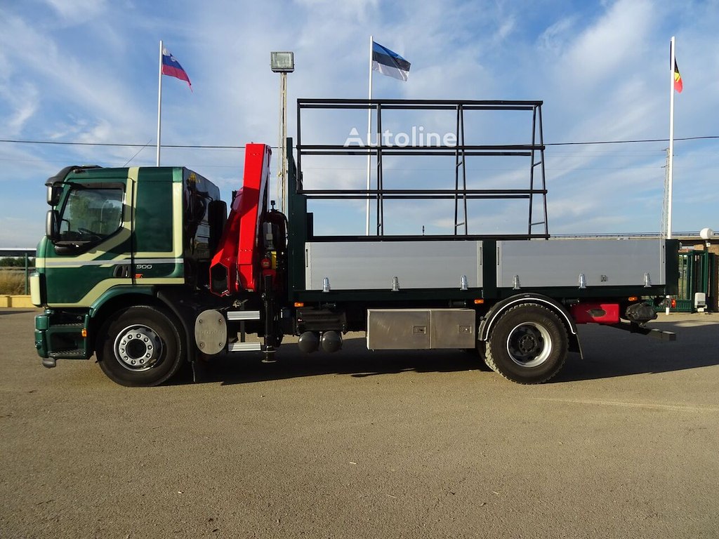 Volvo FE 300 kamion s ravnom platformom