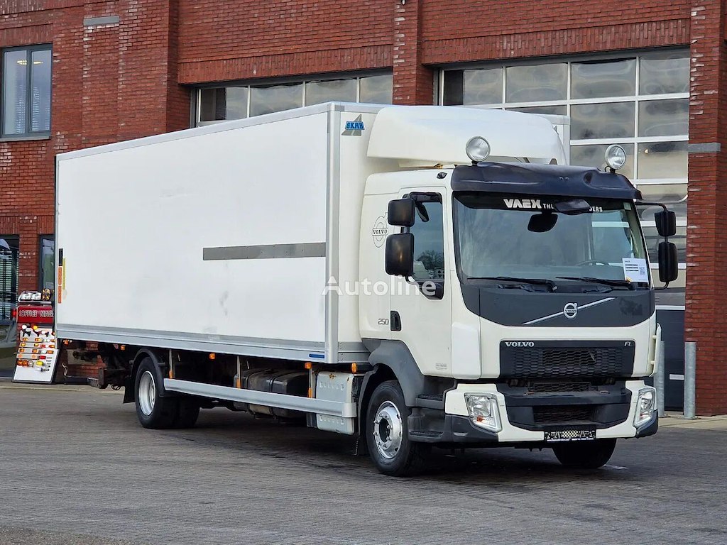 Volvo FL 250 4x2 - Box - Zepro loadlift - Euro 6 - Low KM - Automatic kamion furgon