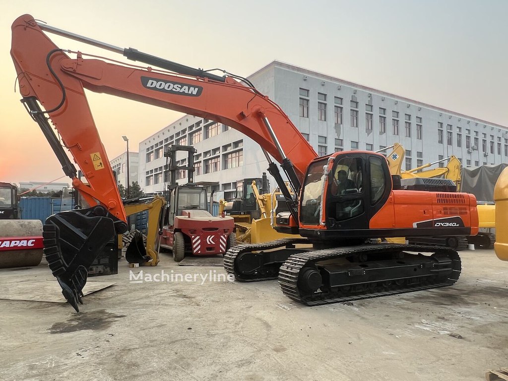 Doosan DX340LC bager guseničar