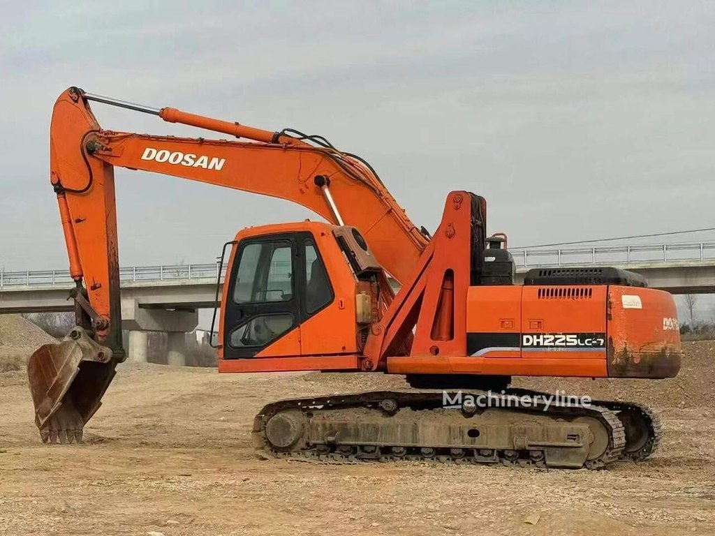 Doosan DH225 bager guseničar