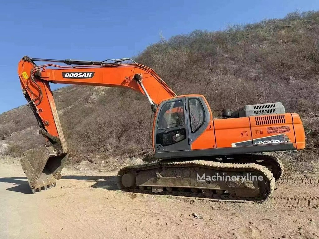 Doosan DX300 bager guseničar