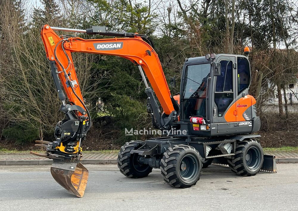 Doosan DX57W *ROTOTILT* 2200 Motogodzin JAK NOWA KOPARKA KOŁOWA STAN PE bager točkaš