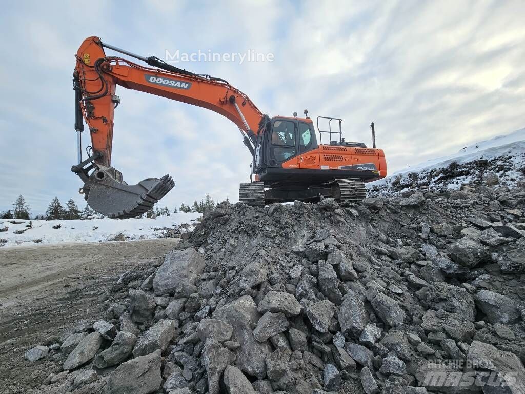 Doosan DX 340 LC bager guseničar