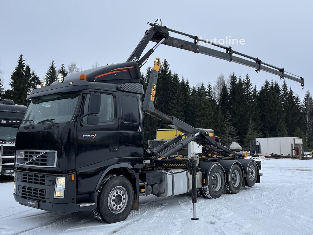 Prodaje se Volvo FH12 rol kiper sa kukom na aukciji