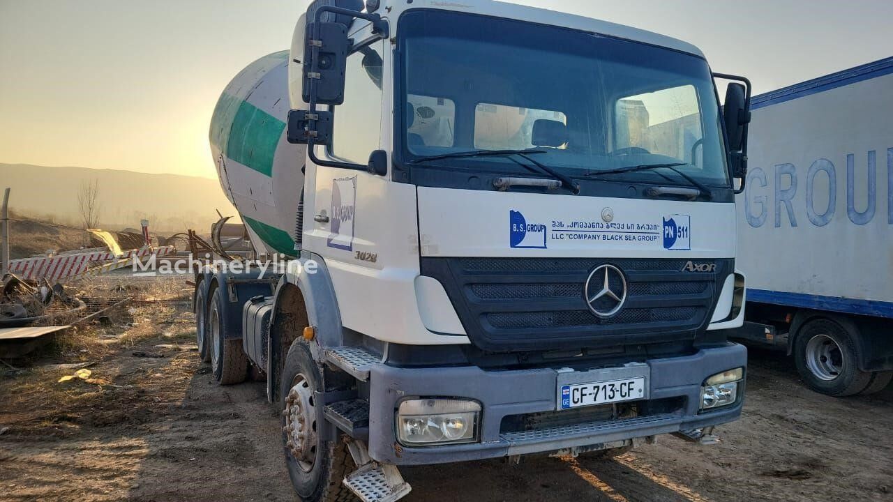 Mercedes-Benz AXOR 3028 kamion s mešalicom za beton