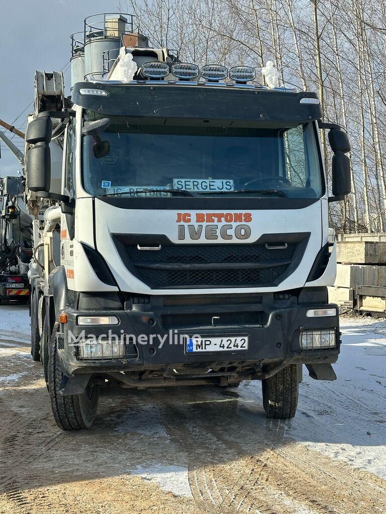 Cifa MK32L-115-RH-PB6076 na šasiji IVECO Trakker 450 pumpa za beton