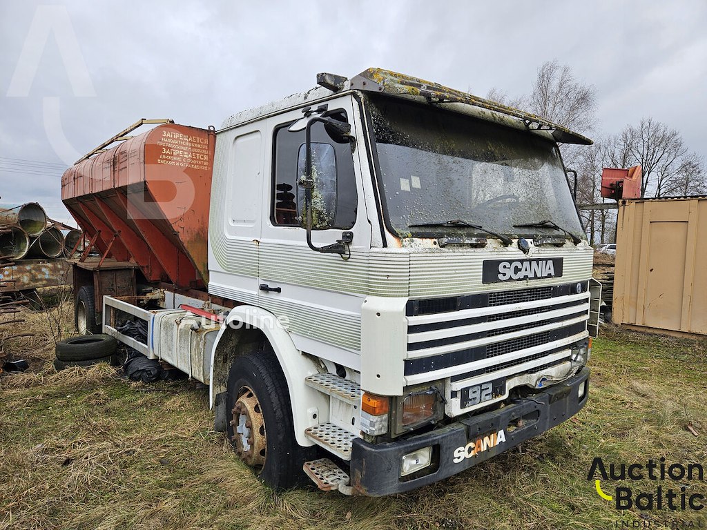 Prodaje se Scania P 92 M vozilo za stočnu hranu na aukciji