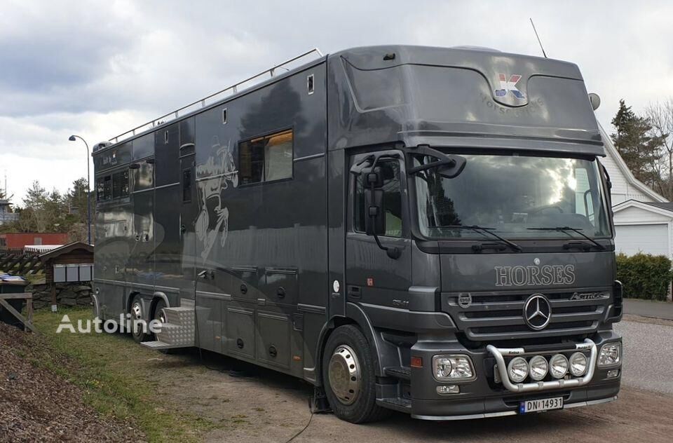 Prodaje se Mercedes-Benz Actros 2541L kamion za prevoz konja na aukciji