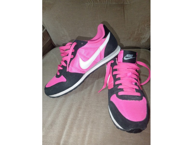 NIKE PATIKE BROJ 40 KAO NOVE