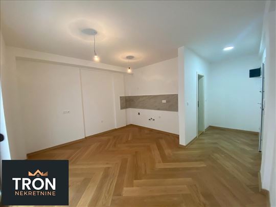 Garsonjera pored pijace i Opštine-30m2