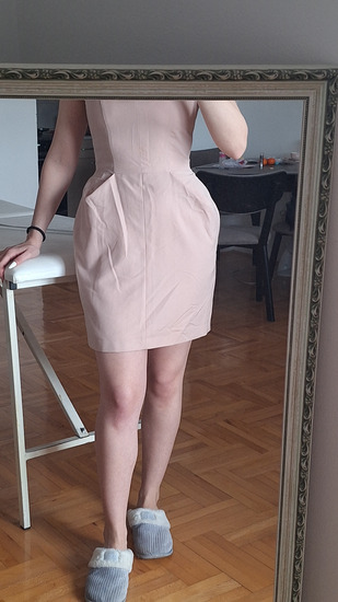 Roze XS midi haljina s džemovima