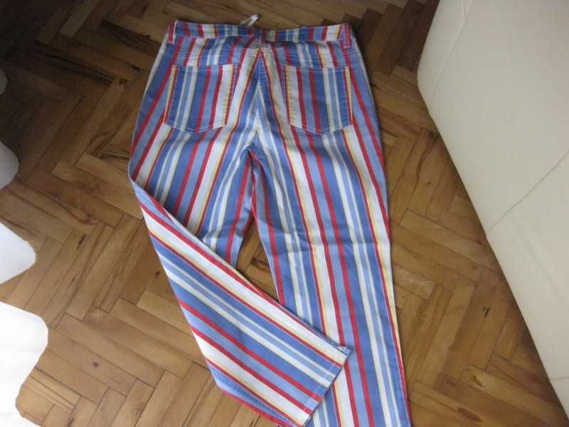Orig. MADELEINE prelepe pantalone kao nove .. L