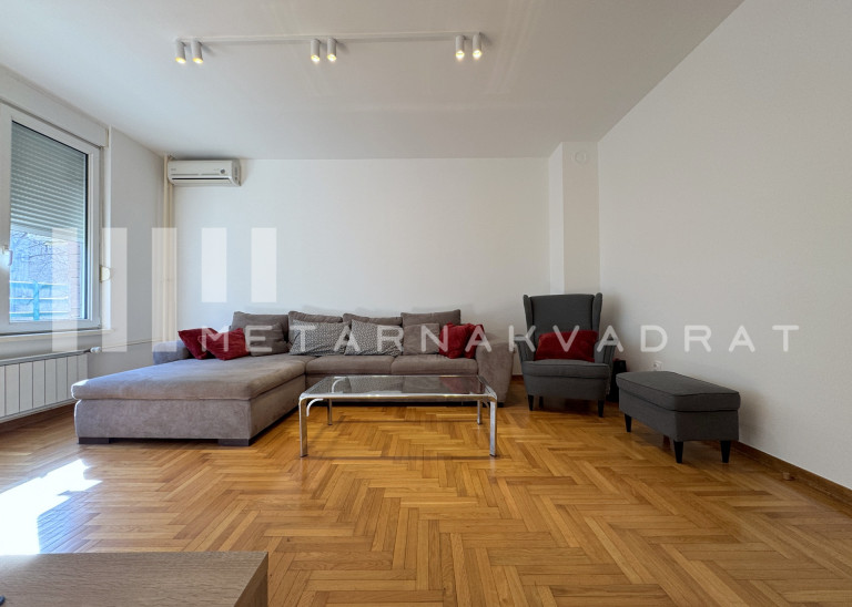 Arena, Bulevar Arsenija Čarnojevića, novija zgrada (ID: 1133) ID#1133 800 €