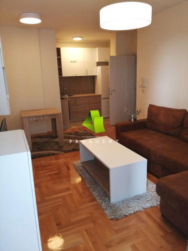 Dvoiposoban stan za izdavanje, 54m2, 400€