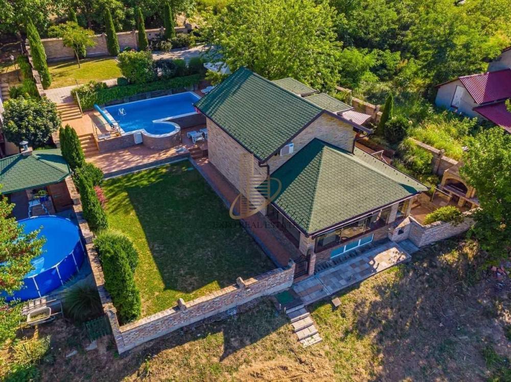 Kuća na prodaju, 140m2, 350.000€