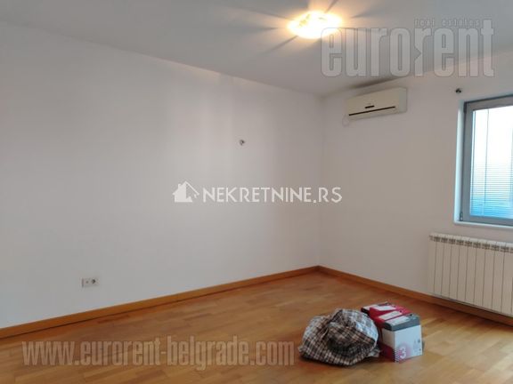 #48580, Izdavanje, P.P., CENTAR, 850 EUR