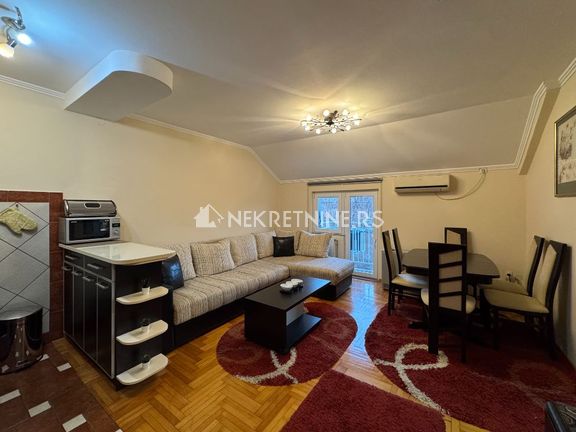 Divan, Uredjen Stan Na Dedinju u Mirnom Delu 40m²