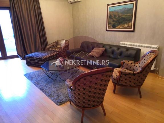 Vračar, Karadjordjev park, 2.0 stan, 64m2, 1250 EUR