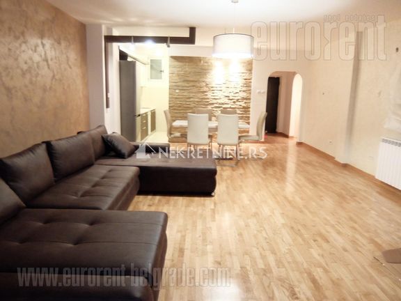 #35980, Izdavanje, Stan, CRVENI KRST, 1100 EUR