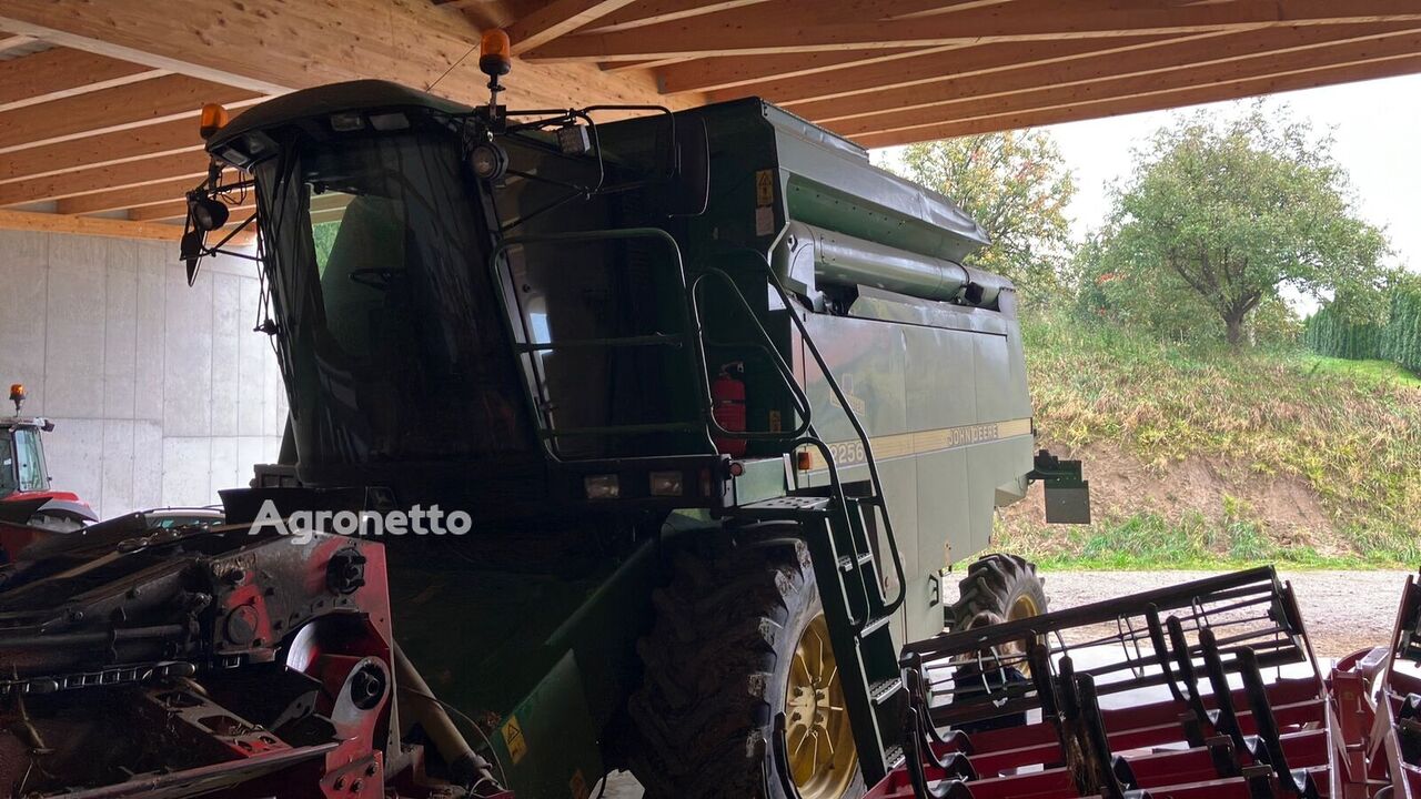 John Deere 2256 HillMaster kombajn za žito