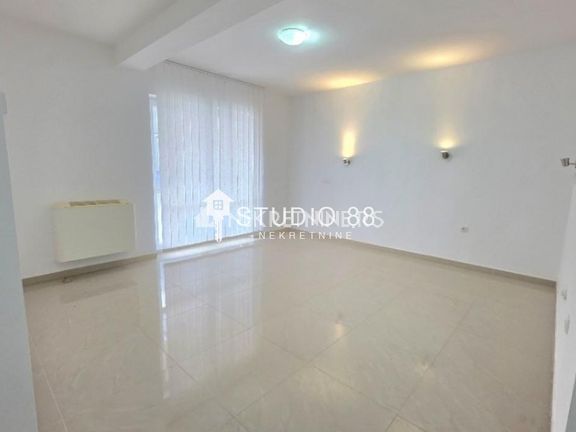 Zrenjanin, Širi centar, 0.5 stan, 28m2, 42000 EUR