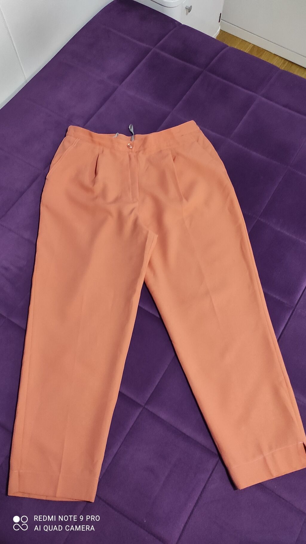 Pantalone, velicina 44, pantalone.su boja kajsije Duzina 99 Poluobim