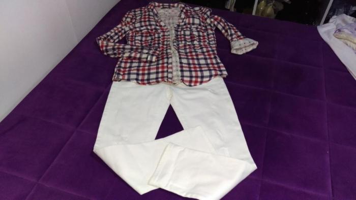 Pantalone velicina 30, kosulja M, pantalone potpuno nove, sa