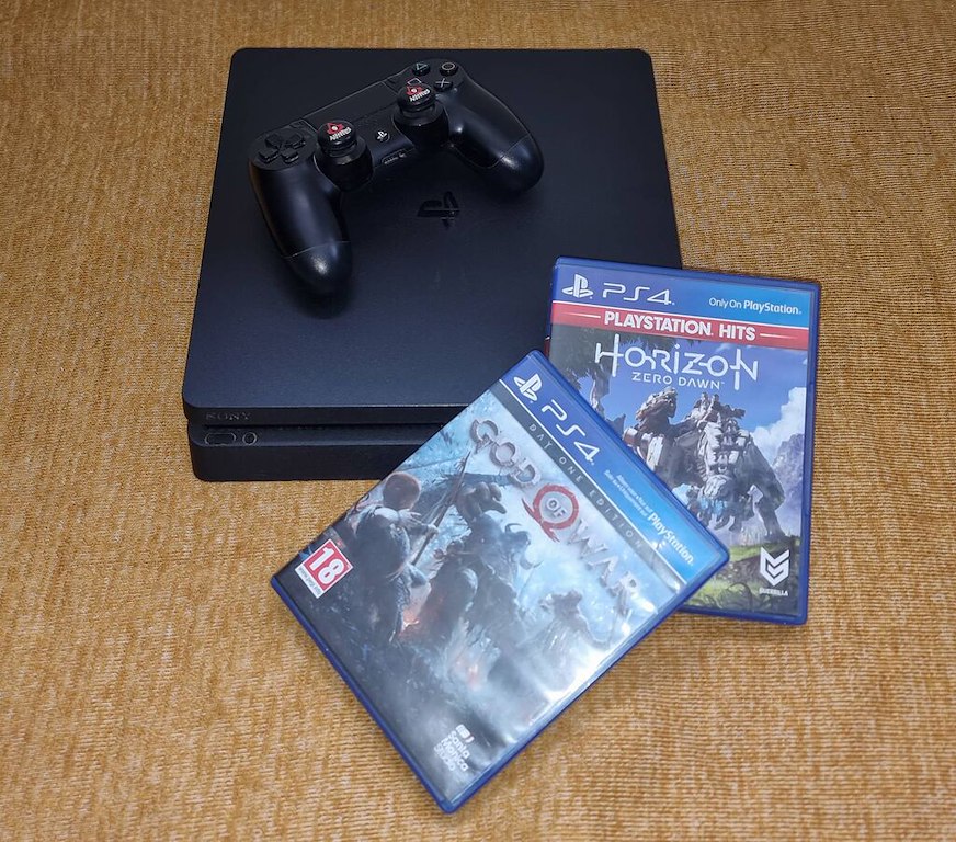 Sony PS4 SLIM + God of War 4 + Horizon Zero Dawn ★★★ ★ U KOMPLETU