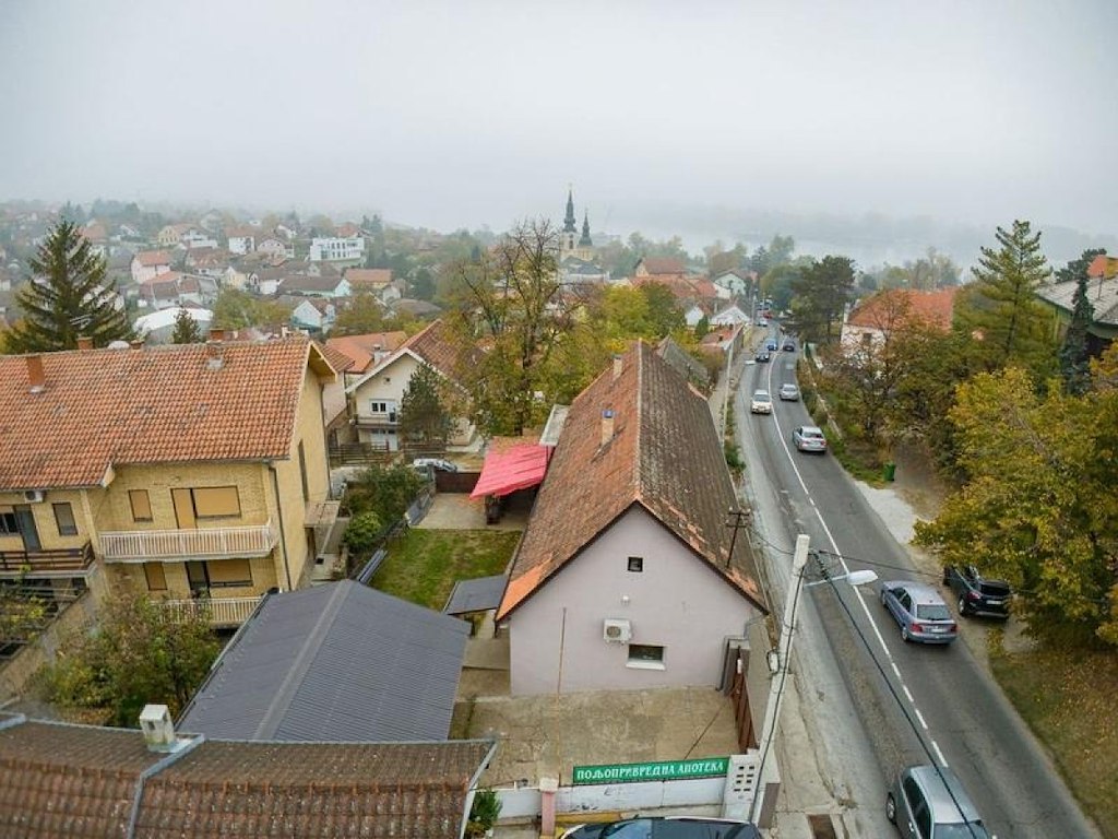 Uknjižena kuća u centru S. Kamenice