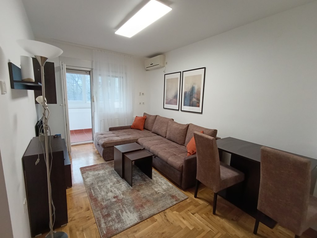 NOVI SAD - CARA DUŠANA - 36. 00 m2