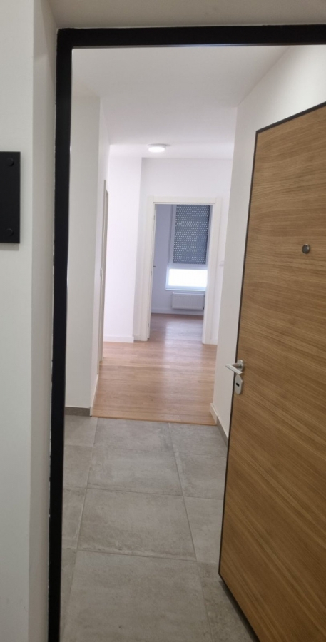 NOVI SAD - ADAMOVIĆEVO NASELJE - 83. 00 m2