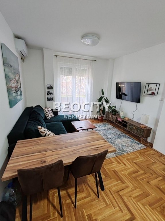 Novi Sad, Petrovaradin, Okrugićeva, 2. 5, 50m2, 450EUR